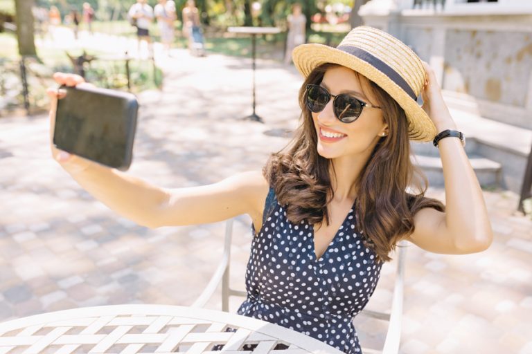 How to Spot a Fake Influencer | Aurosign