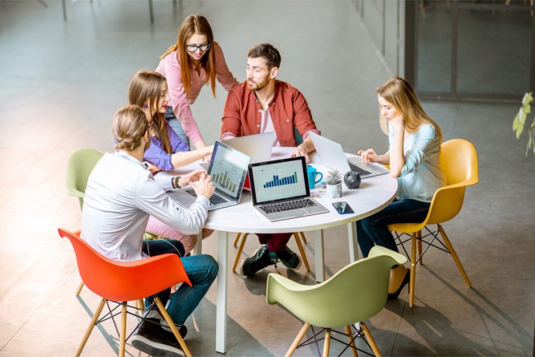 How to Keep Business Data Up to Date | Aurosign