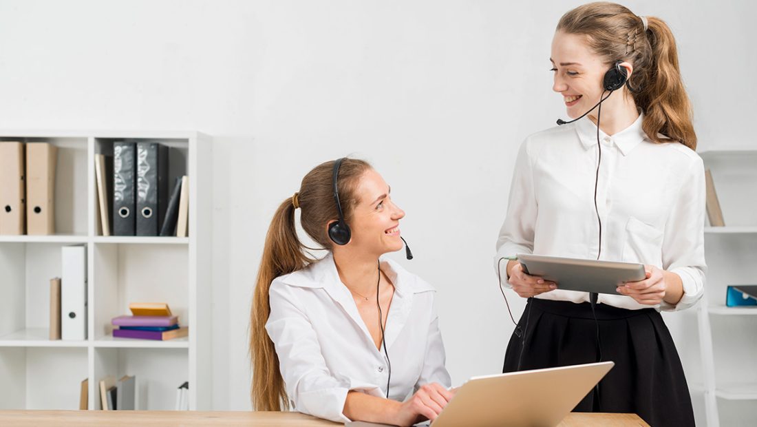 How to Use Social Media for Customer Service | Aurosign